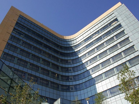 Unitized curtain wall
